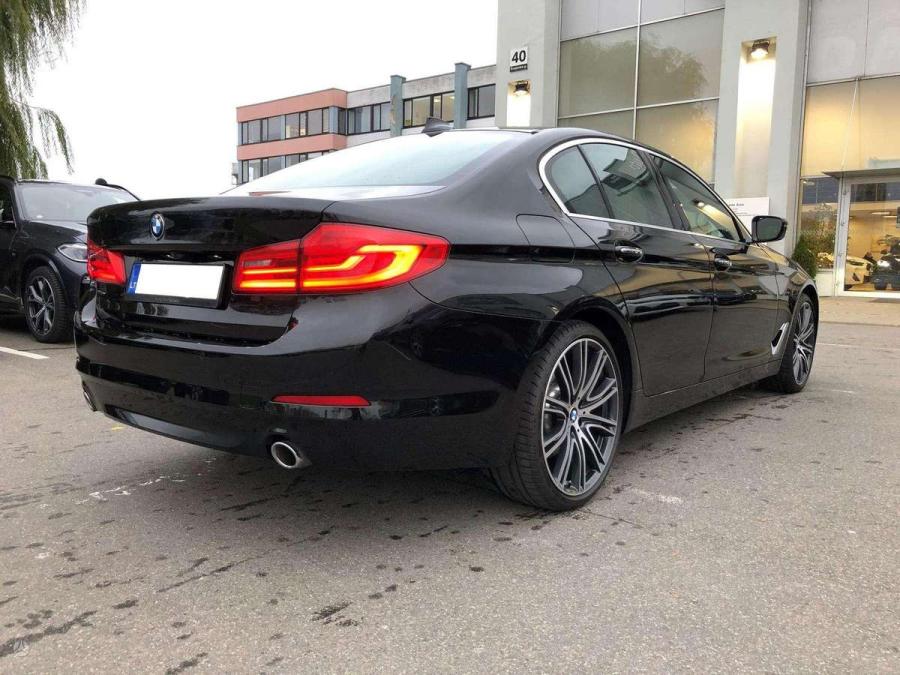 Black BMW 520 2018 in Vilnius, with an engine capacity of 2.00 L and mileage of 182 thousand km for 22900 €, photo 2 on AUTOMOTO.COM.LV