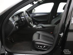 Black BMW 520 2018 in Vilnius, with an engine capacity of 2.00 L and mileage of 201 thousand km for 22499 €, photo 5 on AUTOMOTO.COM.LV