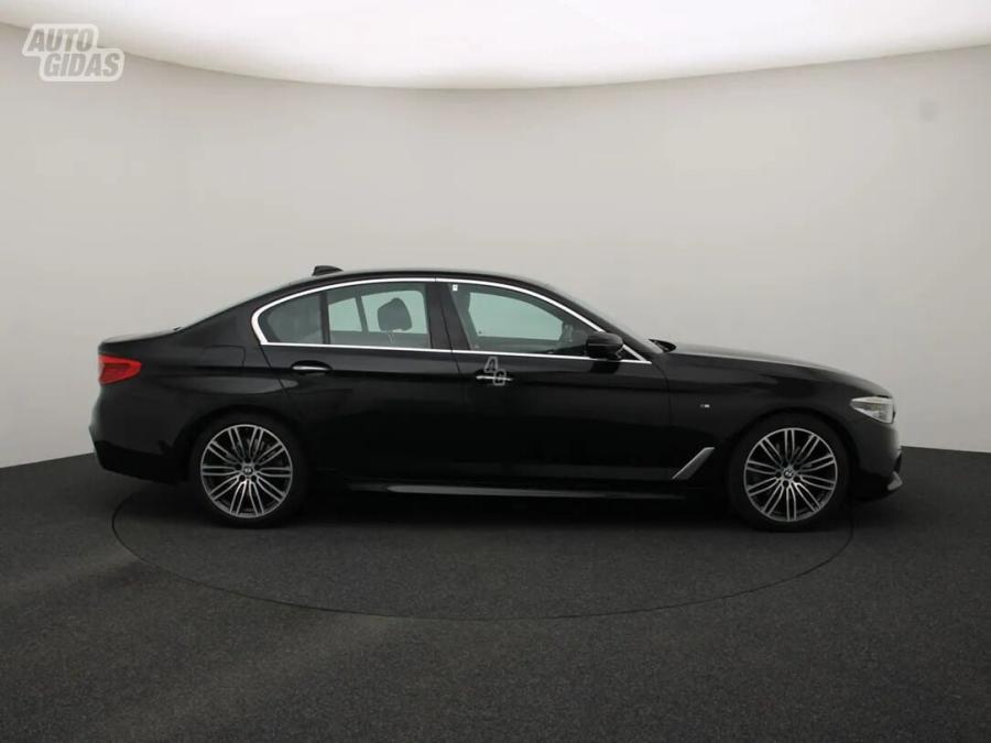 Black BMW 520 2018 in Vilnius, with an engine capacity of 2.00 L and mileage of 201 thousand km for 22499 €, photo 10 on AUTOMOTO.COM.LV