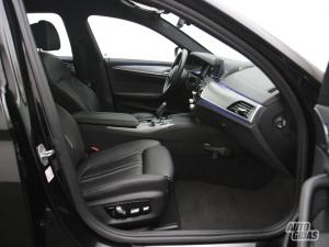 Black BMW 520 2018 in Vilnius, with an engine capacity of 2.00 L and mileage of 201 thousand km for 22499 €, photo 15 on AUTOMOTO.COM.LV