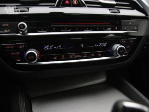 Black BMW 520 2018 in Vilnius, with an engine capacity of 2.00 L and mileage of 201 thousand km for 22499 €, photo 21 on AUTOMOTO.COM.LV