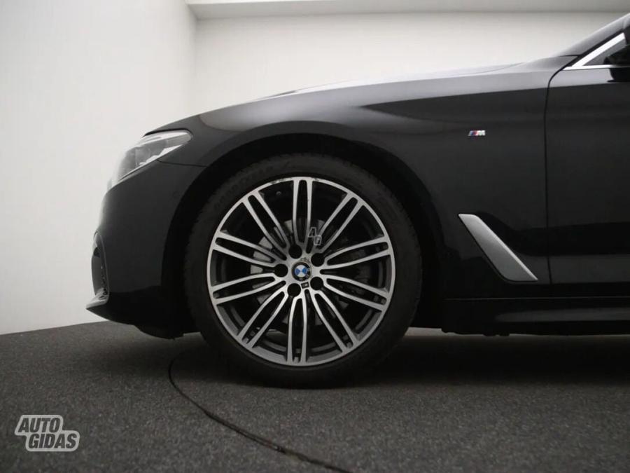 Black BMW 520 2018 in Vilnius, with an engine capacity of 2.00 L and mileage of 201 thousand km for 22499 €, photo 29 on AUTOMOTO.COM.LV