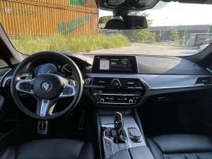 Black BMW 520 2018 in Vilnius, with an engine capacity of 2.00 L and mileage of 285 thousand km for 20450 €, photo 8 on AUTOMOTO.COM.LV