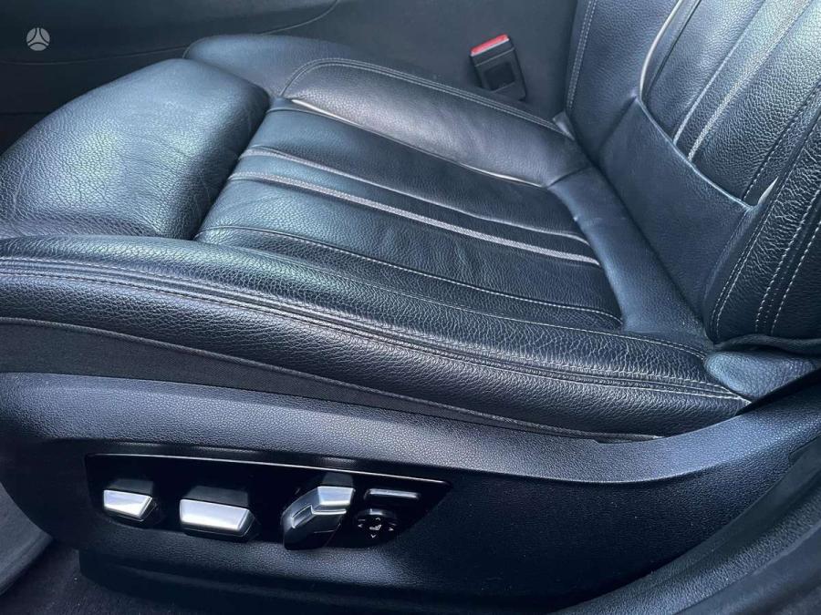 Black BMW 520 2018 in Vilnius, with an engine capacity of 2.00 L and mileage of 285 thousand km for 20450 €, photo 12 on AUTOMOTO.COM.LV
