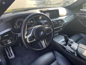 Black BMW 520 2018 in Vilnius, with an engine capacity of 2.00 L and mileage of 285 thousand km for 20450 €, photo 17 on AUTOMOTO.COM.LV