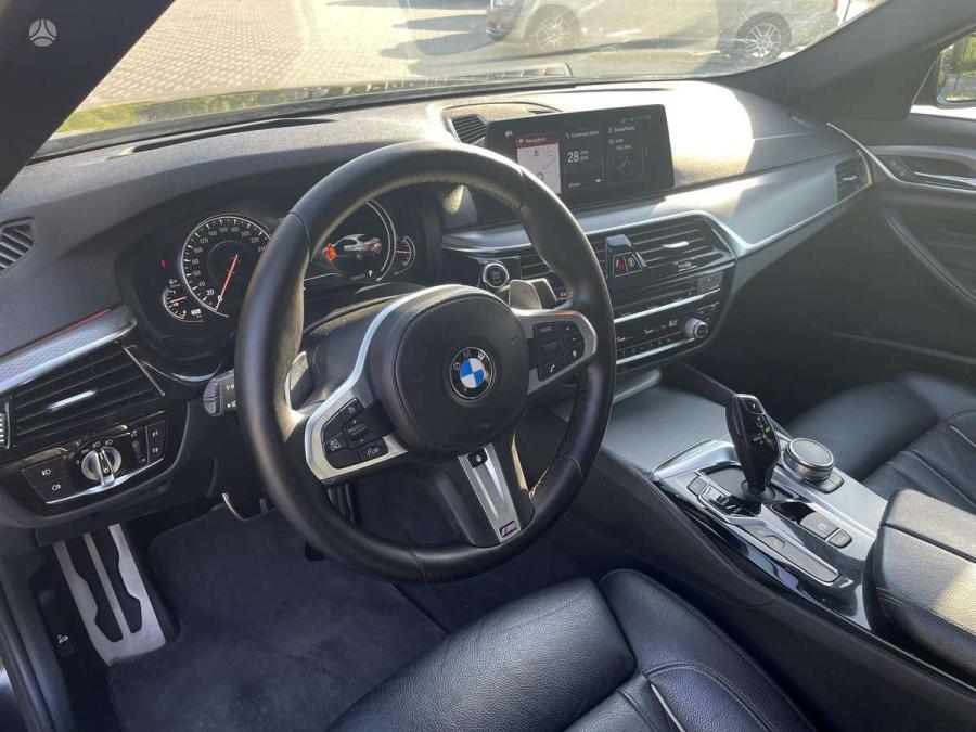 Black BMW 520 2018 in Vilnius, with an engine capacity of 2.00 L and mileage of 285 thousand km for 20450 €, photo 17 on AUTOMOTO.COM.LV