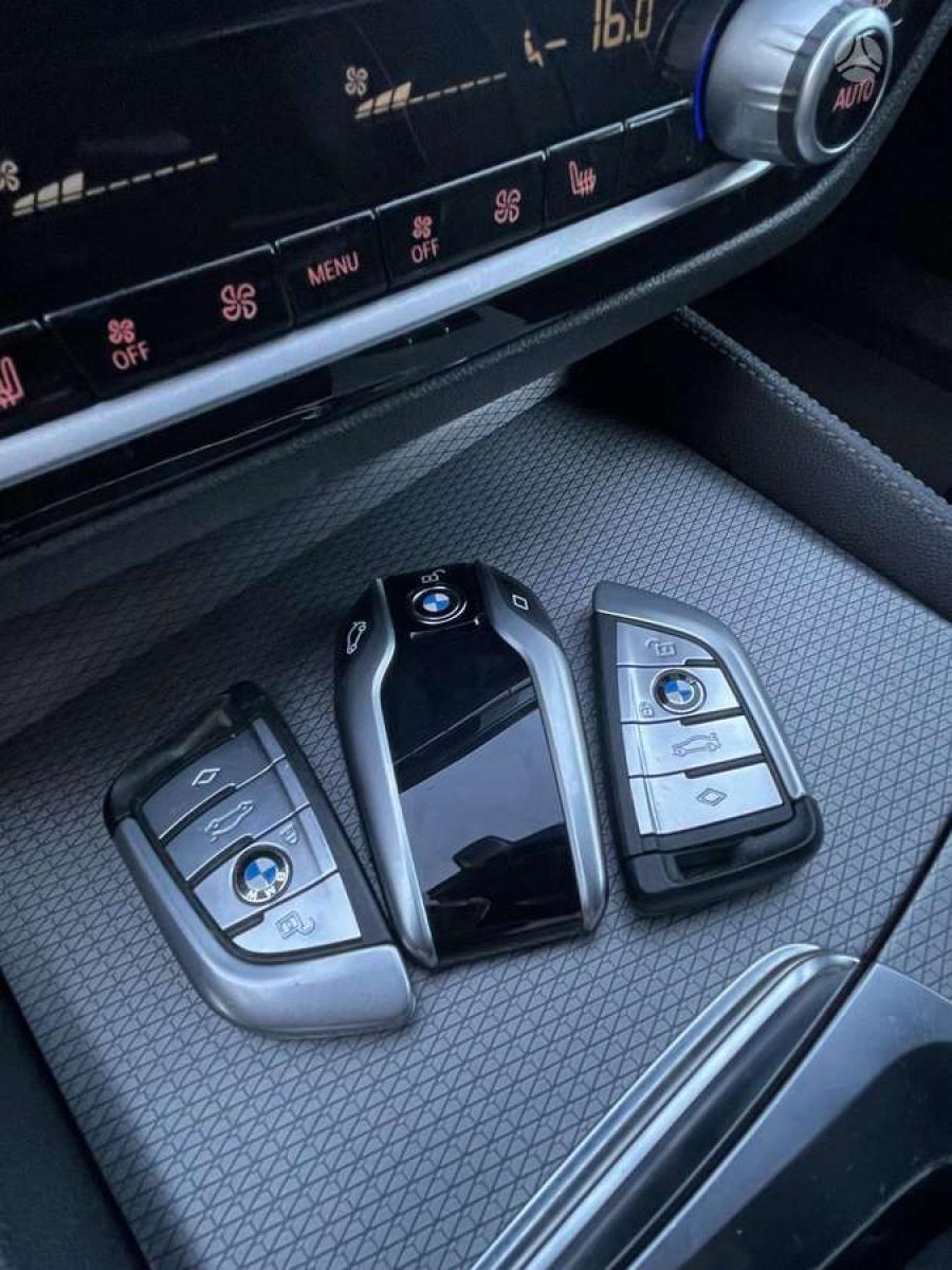 Black BMW 520 2018 in Vilnius, with an engine capacity of 2.00 L and mileage of 285 thousand km for 20450 €, photo 19 on AUTOMOTO.COM.LV