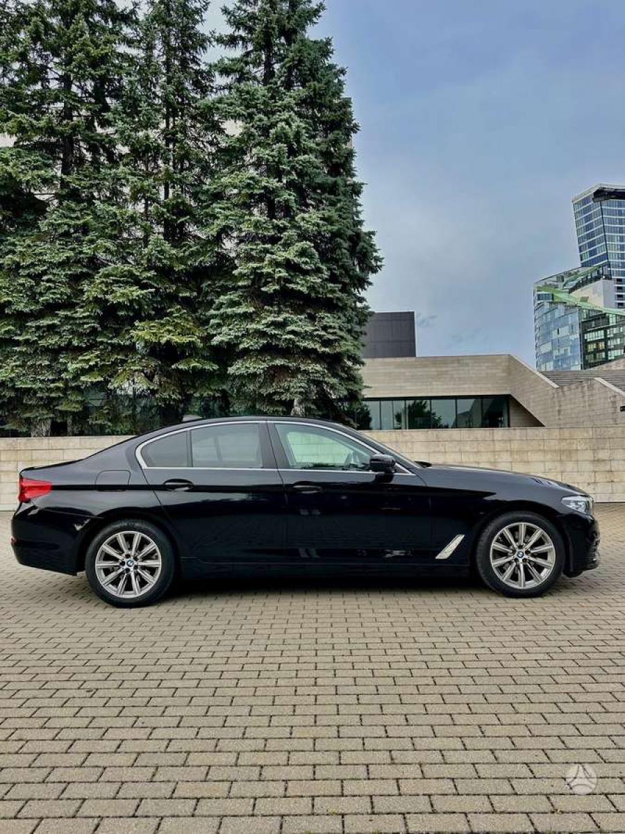 Black BMW 520 2018 in Vilnius, with an engine capacity of 2.00 L and mileage of 103 thousand km for 21000 €, photo 8 on AUTOMOTO.COM.LV