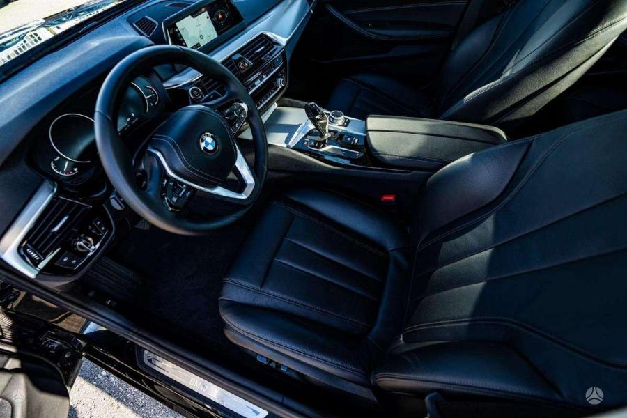 Black BMW 520 2018 in Vilnius, with an engine capacity of 2.00 L and mileage of 103 thousand km for 21000 €, photo 9 on AUTOMOTO.COM.LV
