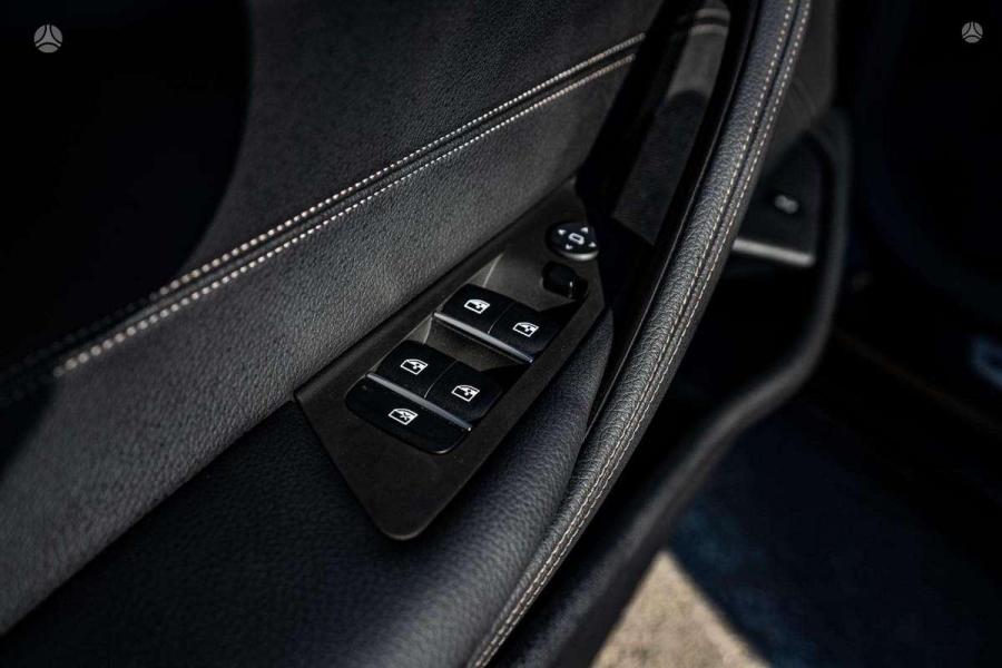 Black BMW 520 2018 in Vilnius, with an engine capacity of 2.00 L and mileage of 103 thousand km for 21000 €, photo 10 on AUTOMOTO.COM.LV