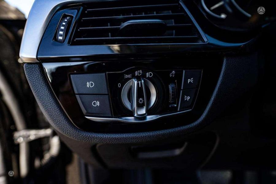 Black BMW 520 2018 in Vilnius, with an engine capacity of 2.00 L and mileage of 103 thousand km for 21000 €, photo 12 on AUTOMOTO.COM.LV