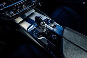 Black BMW 520 2018 in Vilnius, with an engine capacity of 2.00 L and mileage of 103 thousand km for 21000 €, photo 13 on AUTOMOTO.COM.LV