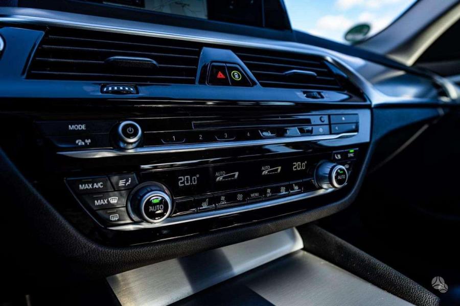 Black BMW 520 2018 in Vilnius, with an engine capacity of 2.00 L and mileage of 103 thousand km for 21000 €, photo 14 on AUTOMOTO.COM.LV