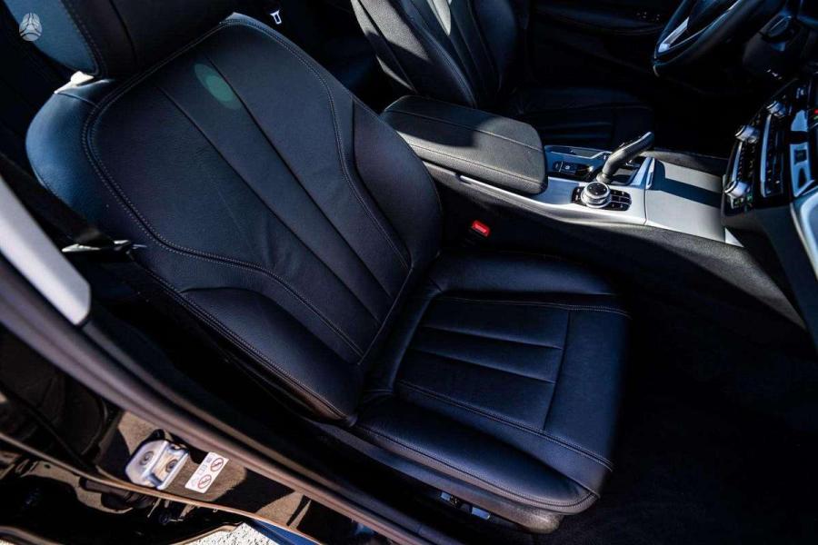 Black BMW 520 2018 in Vilnius, with an engine capacity of 2.00 L and mileage of 103 thousand km for 21000 €, photo 19 on AUTOMOTO.COM.LV