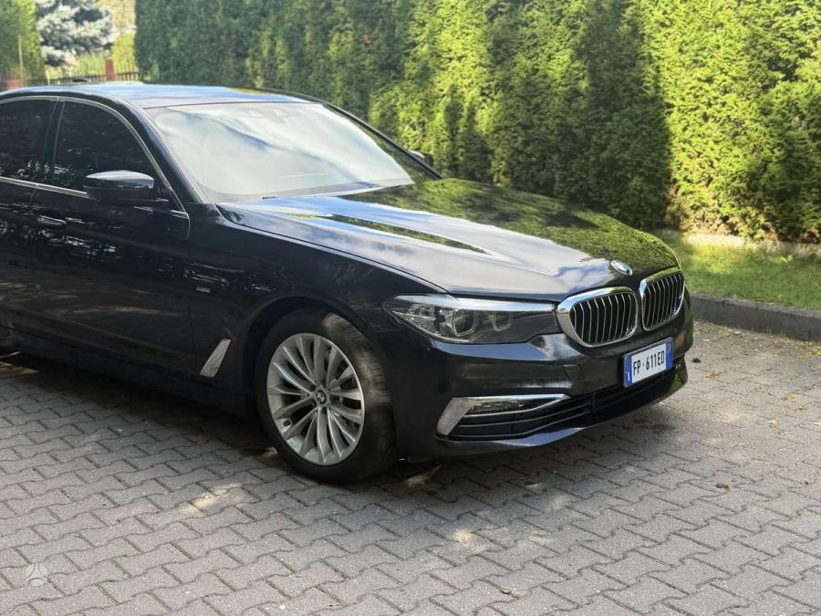 Black BMW 520 2018 in Vilnius, with an engine capacity of 2.00 L and mileage of 230 thousand km for 17500 €, photo 5 on AUTOMOTO.COM.LV