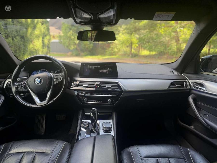 Black BMW 520 2018 in Vilnius, with an engine capacity of 2.00 L and mileage of 230 thousand km for 17500 €, photo 12 on AUTOMOTO.COM.LV