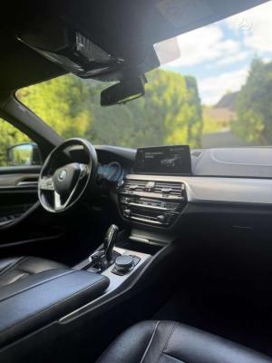 Black BMW 520 2018 in Vilnius, with an engine capacity of 2.00 L and mileage of 230 thousand km for 17500 €, photo 13 on AUTOMOTO.COM.LV