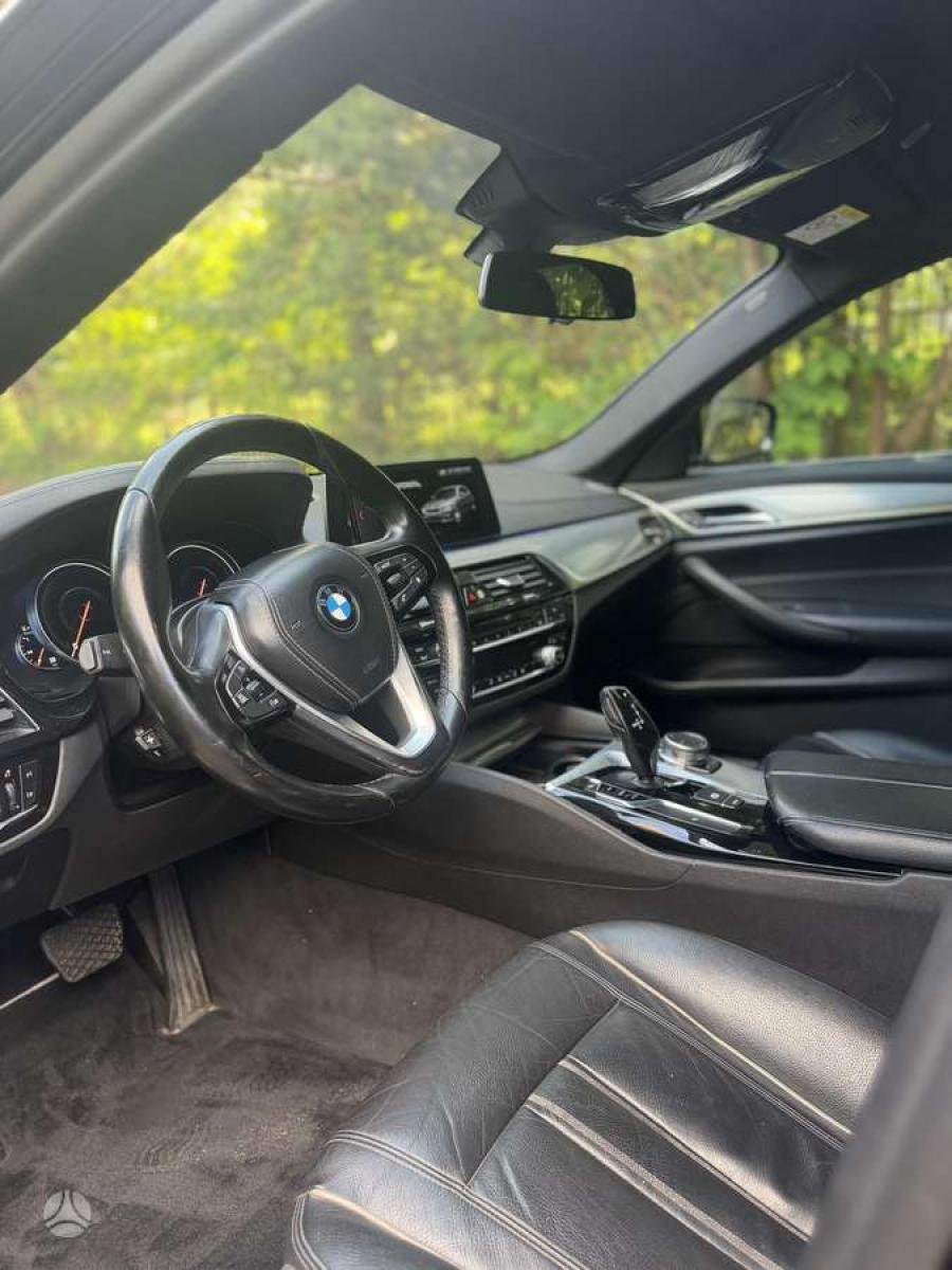 Black BMW 520 2018 in Vilnius, with an engine capacity of 2.00 L and mileage of 230 thousand km for 17500 €, photo 15 on AUTOMOTO.COM.LV