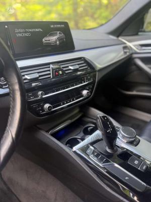 Black BMW 520 2018 in Vilnius, with an engine capacity of 2.00 L and mileage of 230 thousand km for 17500 €, photo 17 on AUTOMOTO.COM.LV