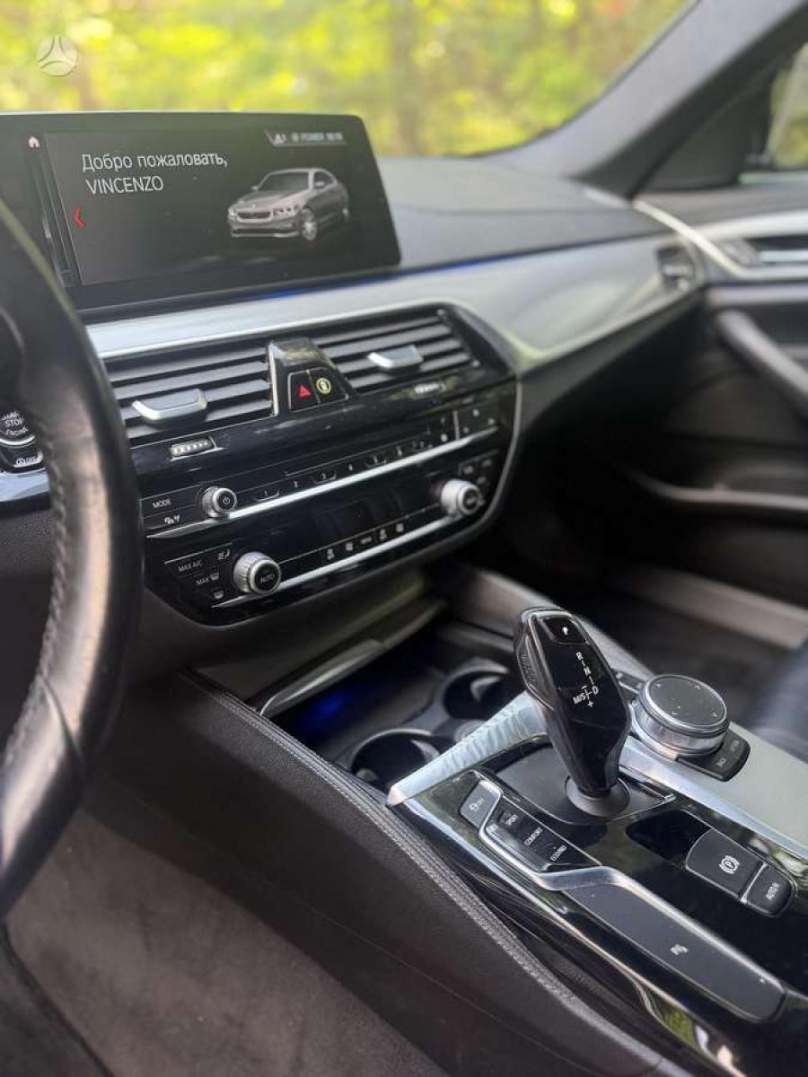 Black BMW 520 2018 in Vilnius, with an engine capacity of 2.00 L and mileage of 230 thousand km for 17500 €, photo 17 on AUTOMOTO.COM.LV