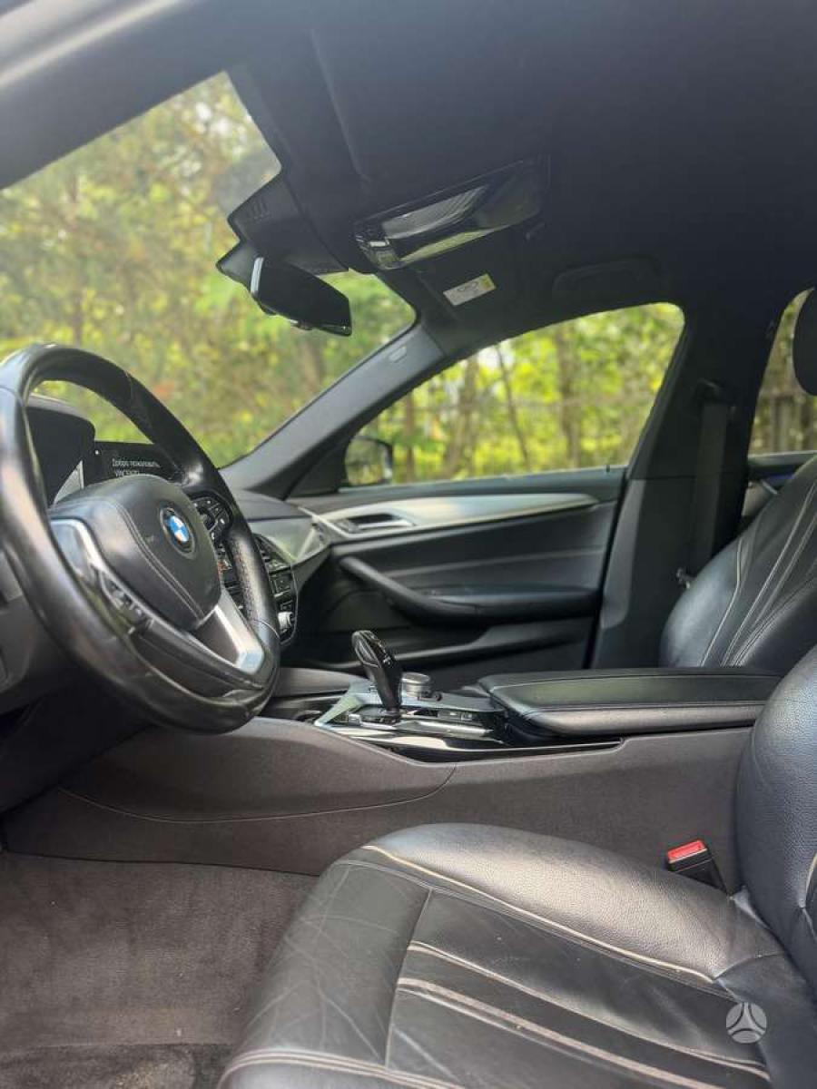 Black BMW 520 2018 in Vilnius, with an engine capacity of 2.00 L and mileage of 230 thousand km for 17500 €, photo 18 on AUTOMOTO.COM.LV