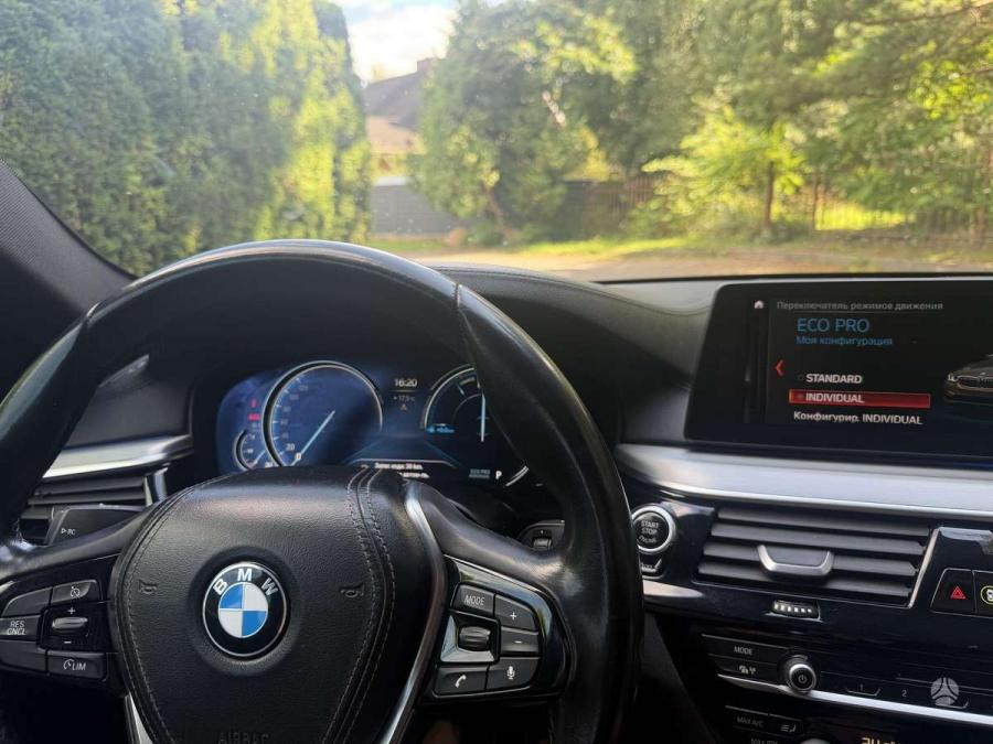 Black BMW 520 2018 in Vilnius, with an engine capacity of 2.00 L and mileage of 230 thousand km for 17500 €, photo 19 on AUTOMOTO.COM.LV