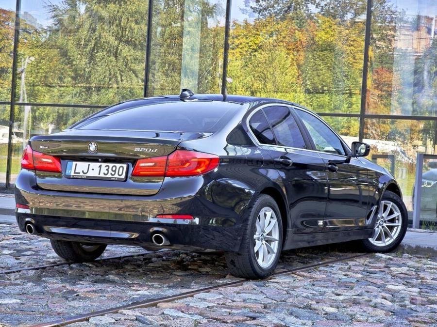 Black BMW 520 2018 in Riga, with an engine capacity of 2.00 L and mileage of 153 thousand km for 19500 €, photo 4 on AUTOMOTO.COM.LV