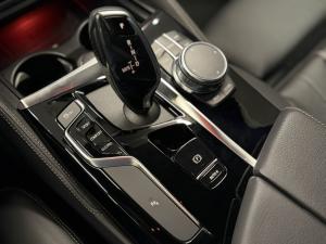 Melns BMW 520 2019 Rīga, ar dzinēja tilpumu 2.00 L un nobraukumu 168 tūkst. km par 25490 €, foto 28 vietnē AUTOMOTO.COM.LV