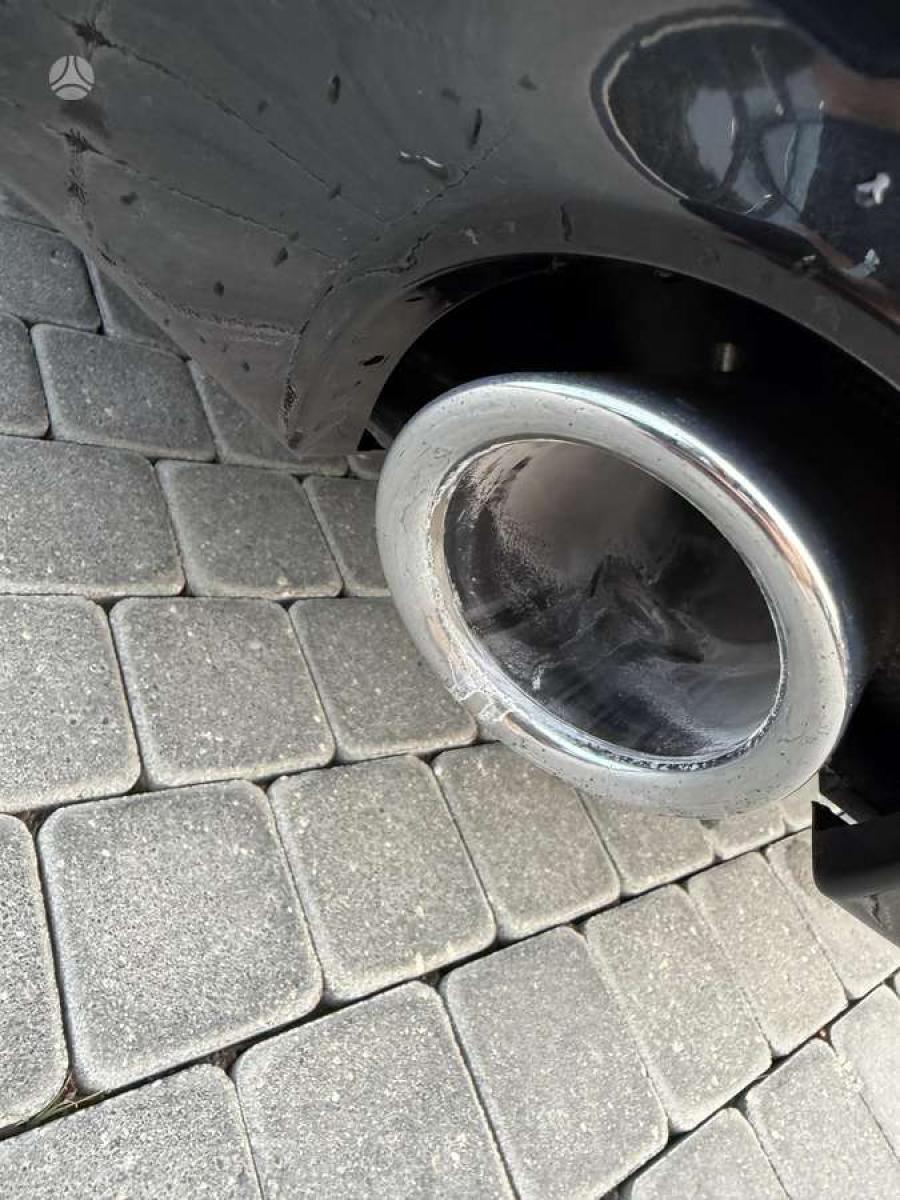 Black BMW 520 2019 in Vilnius, with an engine capacity of 2.00 L and mileage of 254 thousand km for 14500 €, photo 14 on AUTOMOTO.COM.LV
