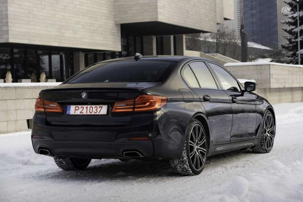 Black BMW 520 2020 in Vilnius, with an engine capacity of 2.00 L and mileage of 251 thousand km for 22800 €, photo 6 on AUTOMOTO.COM.LV