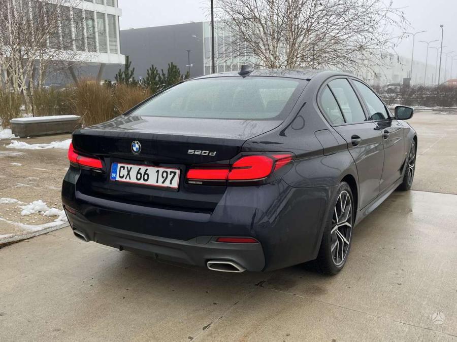 Black BMW 520 2020 in Vilnius, with an engine capacity of 2.00 L and mileage of 194 thousand km for 26500 €, photo 4 on AUTOMOTO.COM.LV
