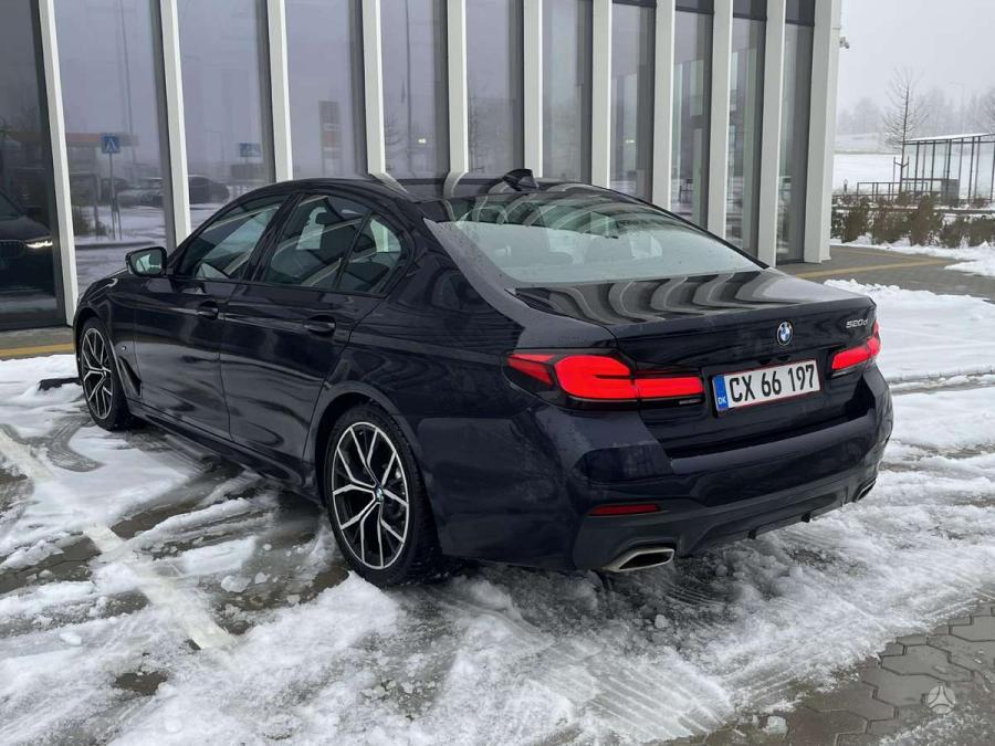 Black BMW 520 2020 in Vilnius, with an engine capacity of 2.00 L and mileage of 194 thousand km for 26500 €, photo 6 on AUTOMOTO.COM.LV