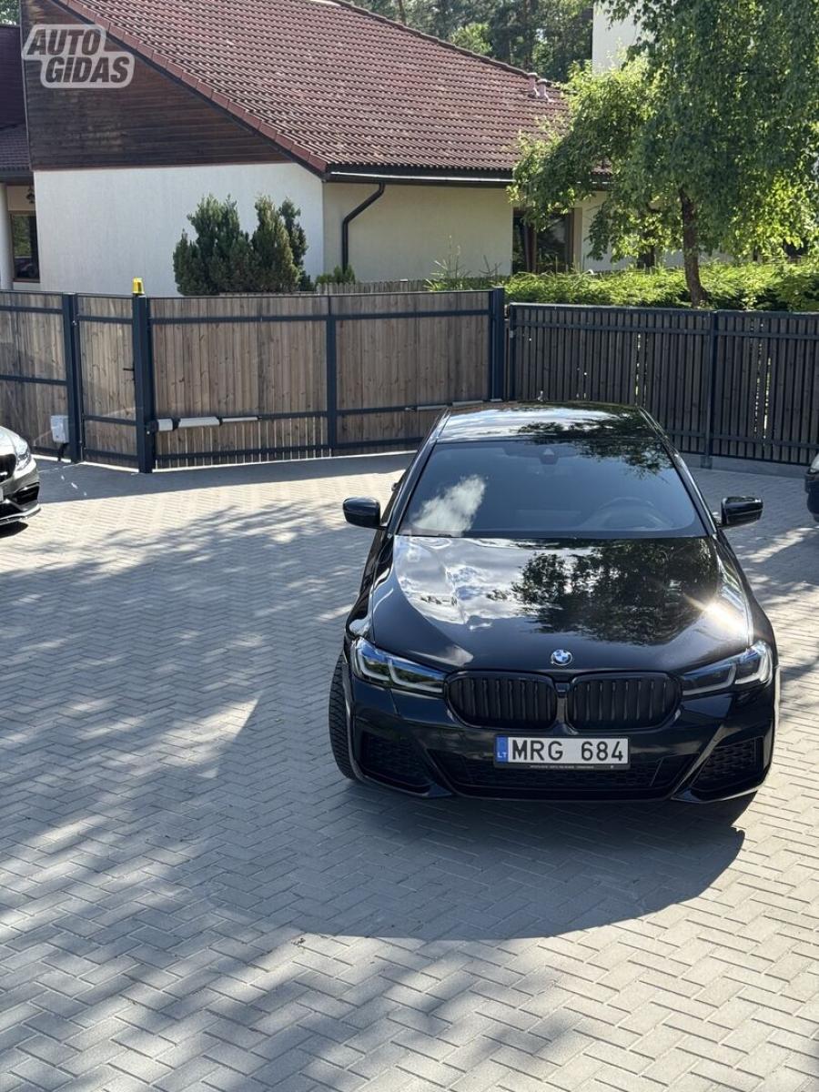 Black BMW 520 2020 in Vilnius, with an engine capacity of 2.00 L and mileage of 155 thousand km for 31000 €, photo 1 on AUTOMOTO.COM.LV