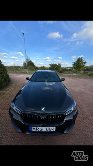 Black BMW 520 2020 in Vilnius, with an engine capacity of 2.00 L and mileage of 155 thousand km for 31000 €, photo 3 on AUTOMOTO.COM.LV