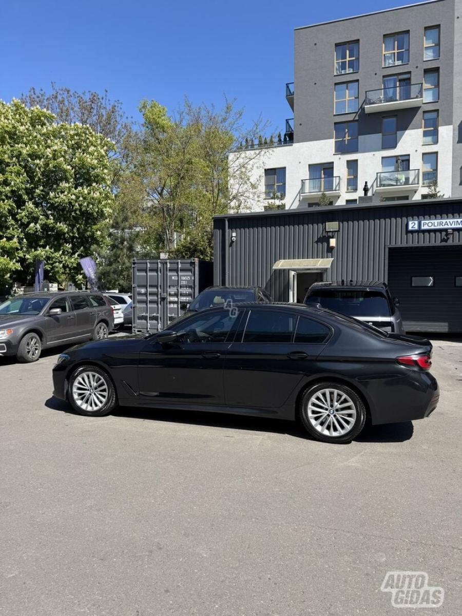 Black BMW 520 2020 in Vilnius, with an engine capacity of 2.00 L and mileage of 155 thousand km for 31000 €, photo 4 on AUTOMOTO.COM.LV