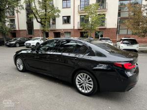 Black BMW 520 2020 in Vilnius, with an engine capacity of 2.00 L and mileage of 155 thousand km for 31000 €, photo 7 on AUTOMOTO.COM.LV