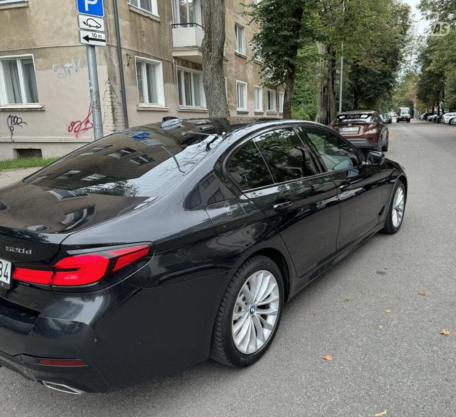 Black BMW 520 2020 in Vilnius, with an engine capacity of 2.00 L and mileage of 155 thousand km for 31000 €, photo 10 on AUTOMOTO.COM.LV