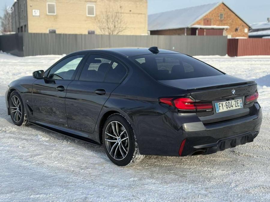 Melns BMW 520 2021 Tauragė, ar dzinēja tilpumu 2.00 L un nobraukumu 246 tūkst. km par 24900 €, foto 5 vietnē AUTOMOTO.COM.LV
