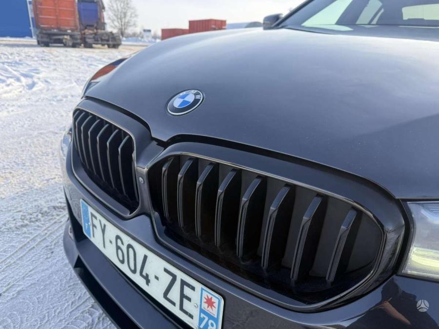Melns BMW 520 2021 Tauragė, ar dzinēja tilpumu 2.00 L un nobraukumu 246 tūkst. km par 24900 €, foto 13 vietnē AUTOMOTO.COM.LV