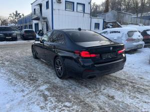 Black BMW 520 2021 in Kaunas, with an engine capacity of 2.00 L and mileage of 82 thousand km for 27900 €, photo 3 on AUTOMOTO.COM.LV