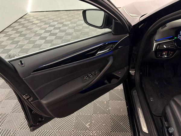Black BMW 520 2021 in Marijampole, with an engine capacity of 2.00 L and mileage of 166 thousand km for 29999 €, photo 11 on AUTOMOTO.COM.LV
