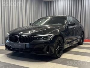 Black BMW 520 2021 in Riga, with an engine capacity of 2.00 L and mileage of 89 thousand km for 29990 €, photo  on AUTOMOTO.COM.LV