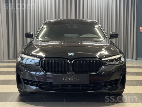 Black BMW 520 2021 in Riga, with an engine capacity of 2.00 L and mileage of 89 thousand km for 29990 €, photo 2 on AUTOMOTO.COM.LV