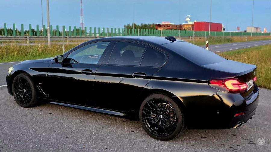Melns BMW 520 2021 Šauļi, ar dzinēja tilpumu 2.00 L un nobraukumu 250 tūkst. km par 25500 €, foto 5 vietnē AUTOMOTO.COM.LV