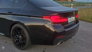 Melns BMW 520 2021 Šauļi, ar dzinēja tilpumu 2.00 L un nobraukumu 250 tūkst. km par 25500 €, foto 21 vietnē AUTOMOTO.COM.LV