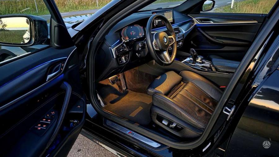 Melns BMW 520 2021 Šauļi, ar dzinēja tilpumu 2.00 L un nobraukumu 250 tūkst. km par 25500 €, foto 22 vietnē AUTOMOTO.COM.LV