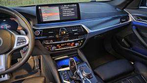 Melns BMW 520 2021 Šauļi, ar dzinēja tilpumu 2.00 L un nobraukumu 250 tūkst. km par 25500 €, foto 25 vietnē AUTOMOTO.COM.LV
