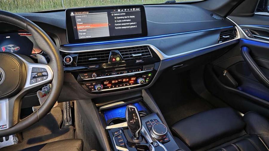 Melns BMW 520 2021 Šauļi, ar dzinēja tilpumu 2.00 L un nobraukumu 250 tūkst. km par 25500 €, foto 25 vietnē AUTOMOTO.COM.LV