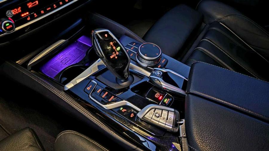 Melns BMW 520 2021 Šauļi, ar dzinēja tilpumu 2.00 L un nobraukumu 250 tūkst. km par 25500 €, foto 36 vietnē AUTOMOTO.COM.LV
