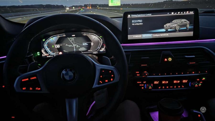 Melns BMW 520 2021 Šauļi, ar dzinēja tilpumu 2.00 L un nobraukumu 250 tūkst. km par 25500 €, foto 42 vietnē AUTOMOTO.COM.LV